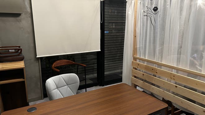 小禄駅から徒歩5分ほど。ネイル、カウンセリング、占い、などにも。の写真1