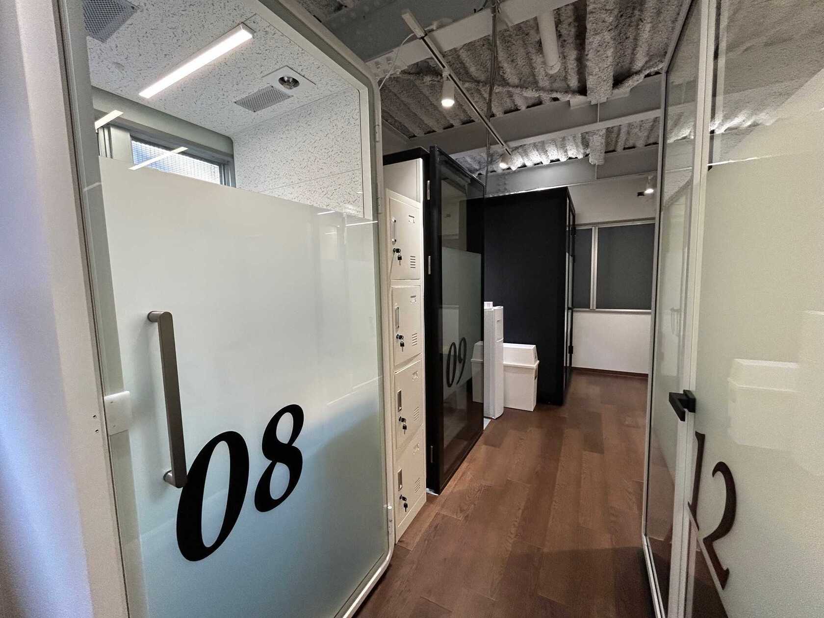 神保町駅徒歩2分。全室防音個室でイヤホン無しのWeb会議や集中作業に最適なワークスペースの写真3