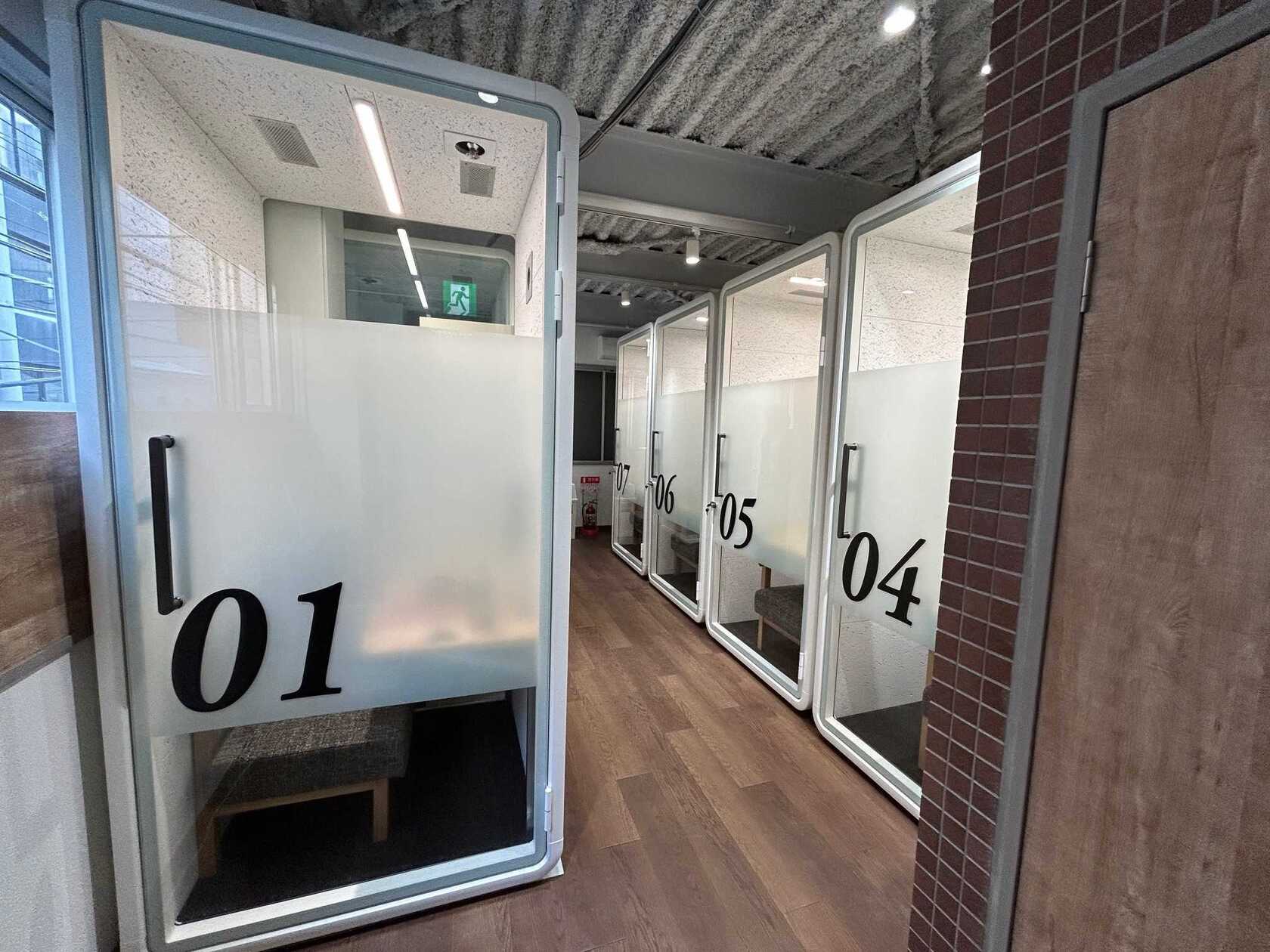 神保町駅徒歩2分。全室防音個室でイヤホン無しのWeb会議や集中作業に最適なワークスペースの写真2