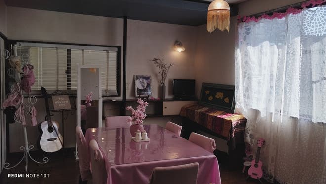 神泉駅徒歩数十秒! 日本家屋2階の10畳 ギャラリー使用可 電子ピアノありの写真1