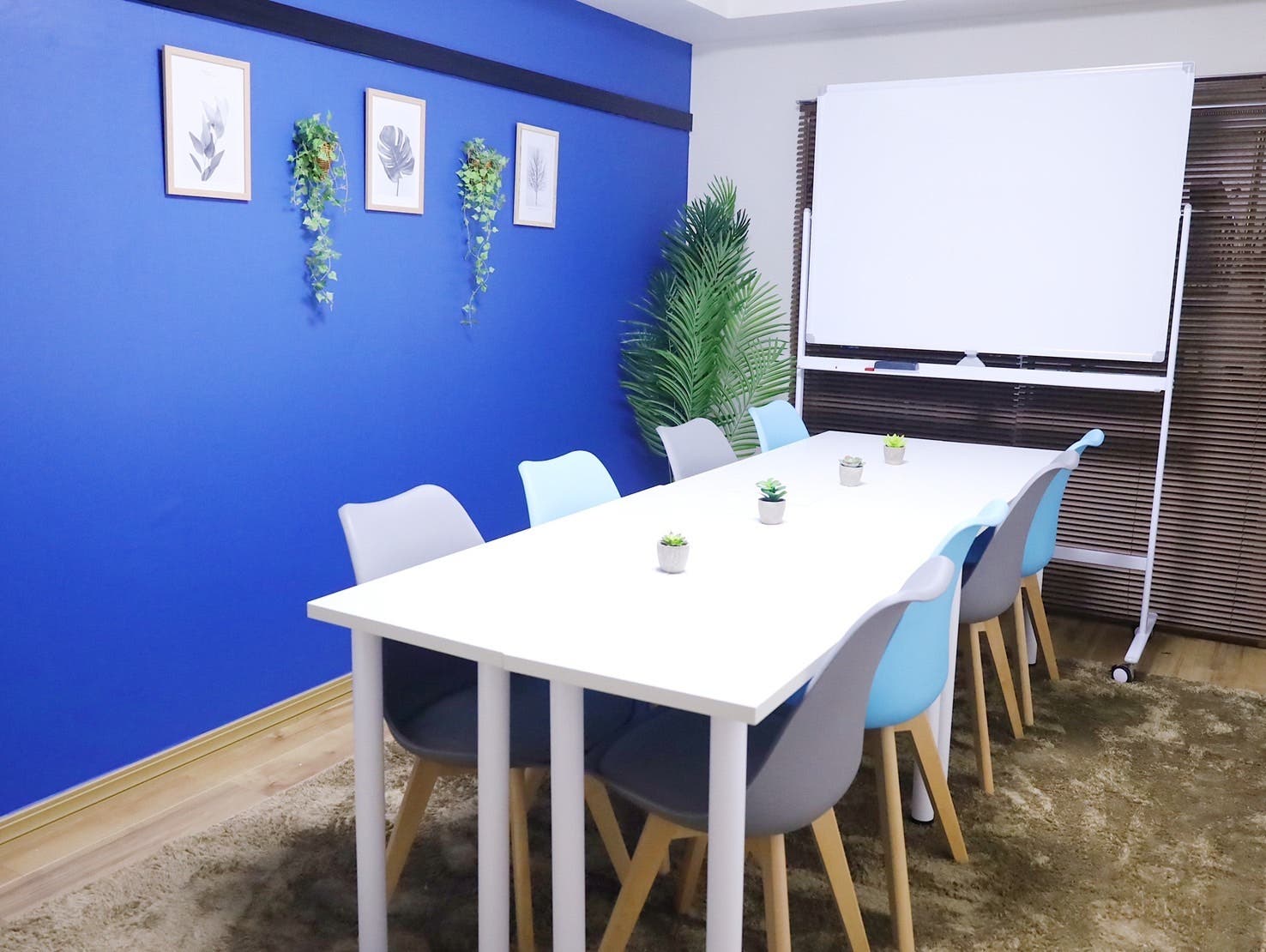 武蔵小杉駅徒歩２分/１階/最大12名/光回線Wi-Fi（無料）/会議室/テレワーク/撮影など【静か・明るい・綺麗】の写真1