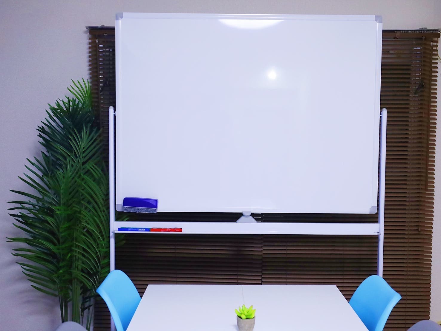 武蔵小杉駅徒歩２分/１階/最大12名/光回線Wi-Fi（無料）/会議室/テレワーク/撮影など【静か・明るい・綺麗】の写真12