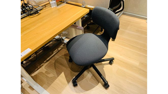 🌟定価6〜30万円の高級チェア席🌟【新宿駅徒歩3分|オープン席】無料Wi-Fi/電源/31.5inモニターの写真4