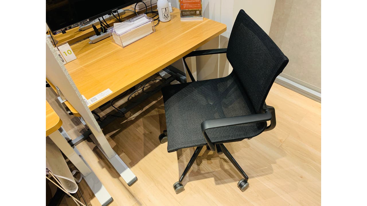 🌟定価6〜30万円の高級チェア席🌟【新宿駅徒歩3分｜オープン席】無料Wi-Fi/電源/31.5inモニターの写真6