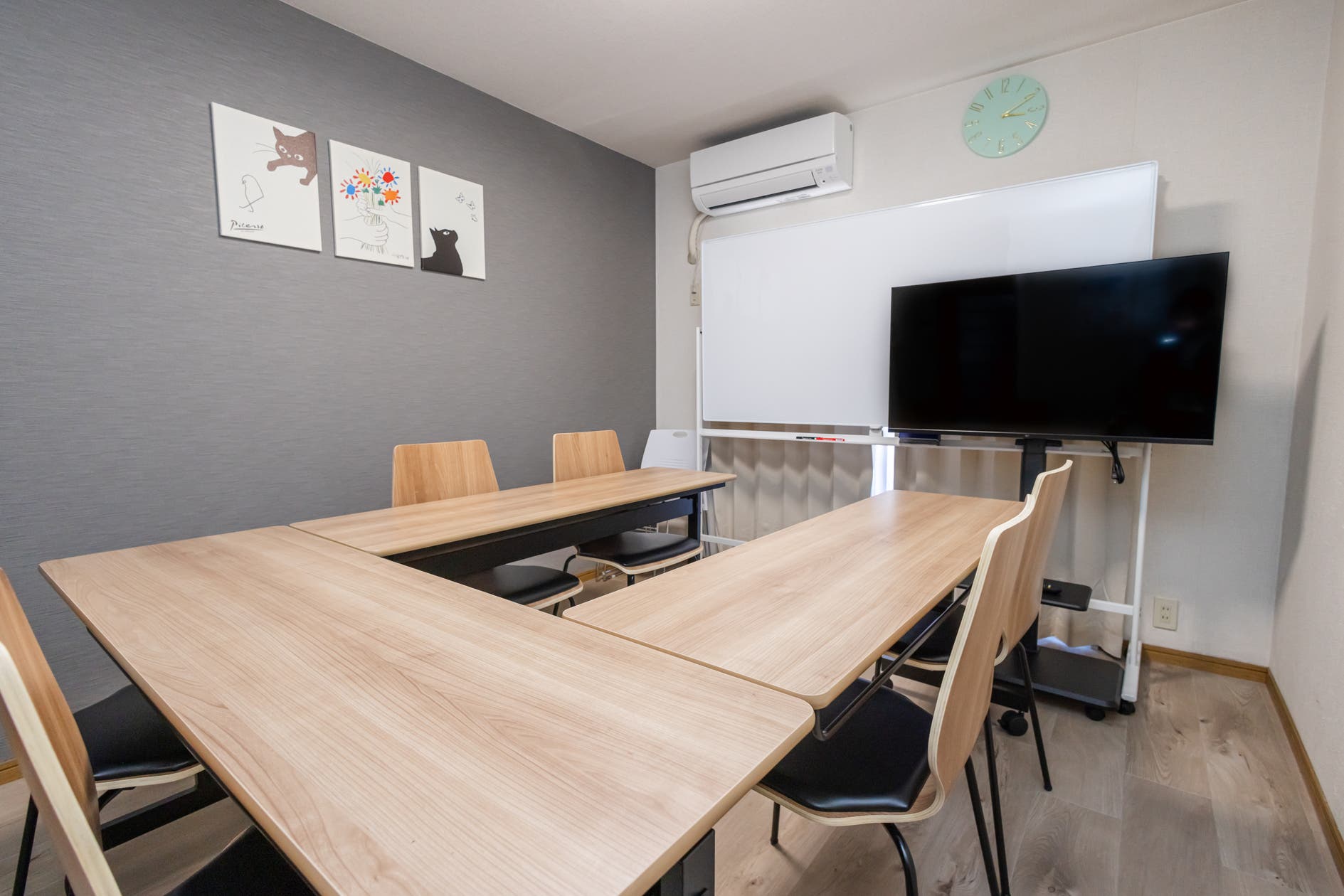 ✨鹿児島中央/アミュ５分　Li-Ka３分　８名収容　💎会議/面接/撮影/エステサロン/整体/ヨガ/完全個室/全設備無料の写真1