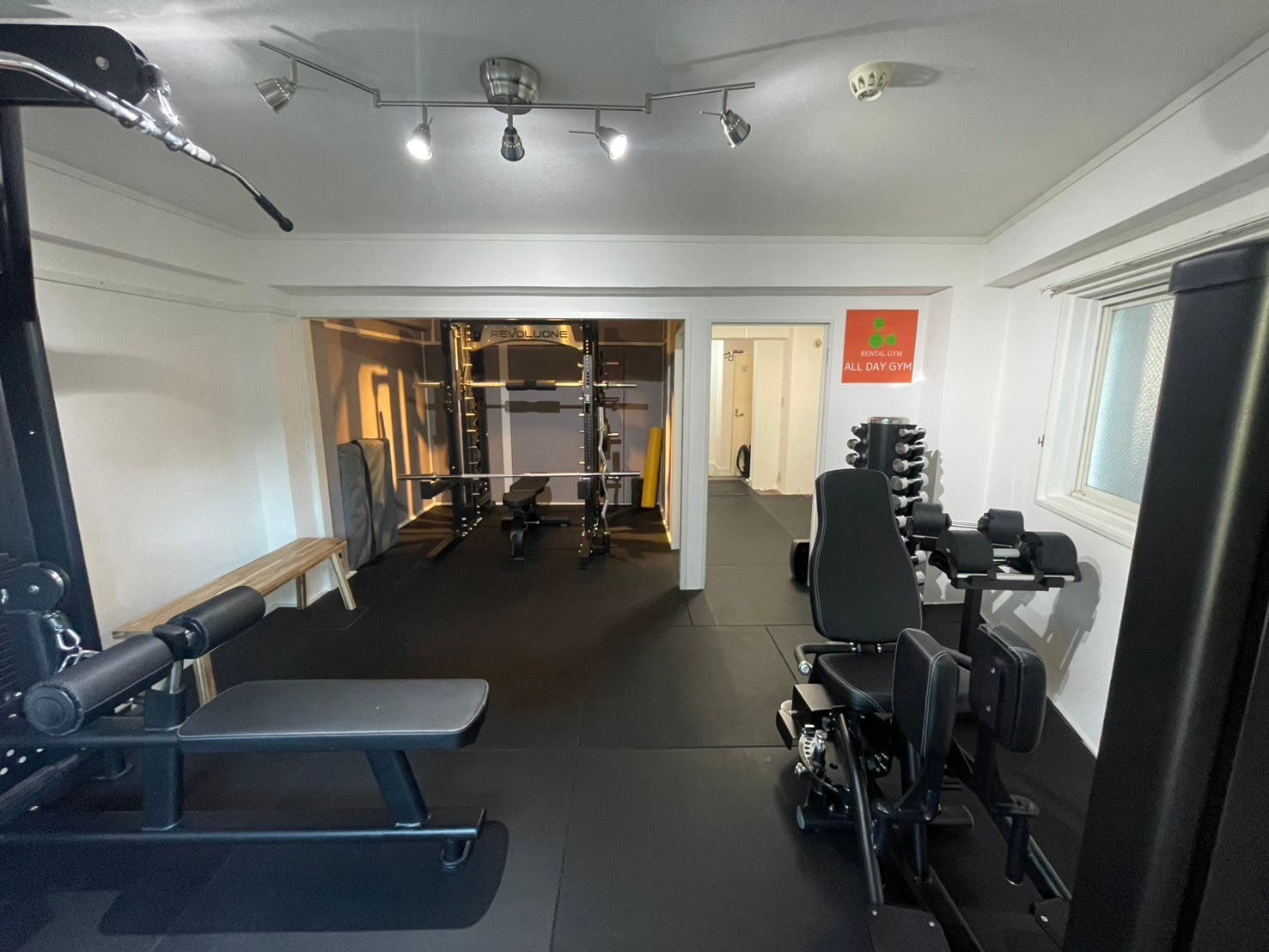 大井町線上野毛駅3分‼スミス/ラット/アブダクター完備 広々45㎡、贅沢プライベートジムの写真1