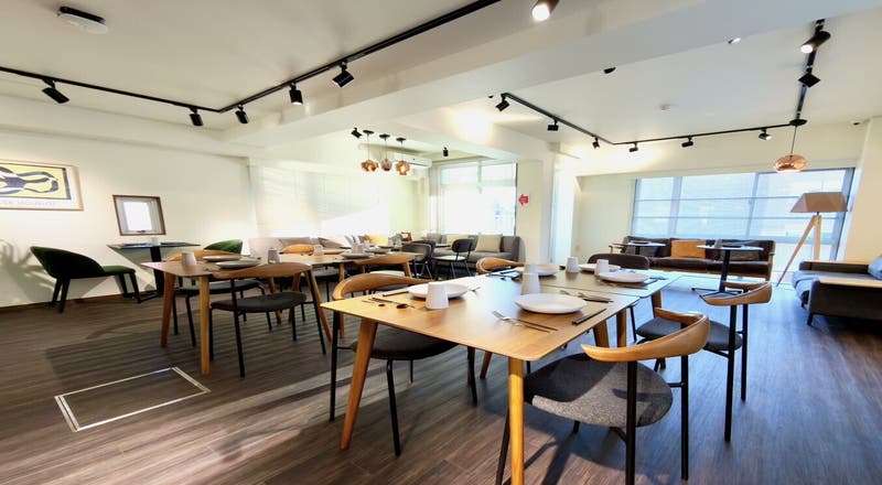 【茅場町3番出口すぐ】🌸6~7月割引中🌸🌟おしゃれカフェ風空間を貸切🌟パーティー・イベント・撮影に最適❕大型モニター付✨