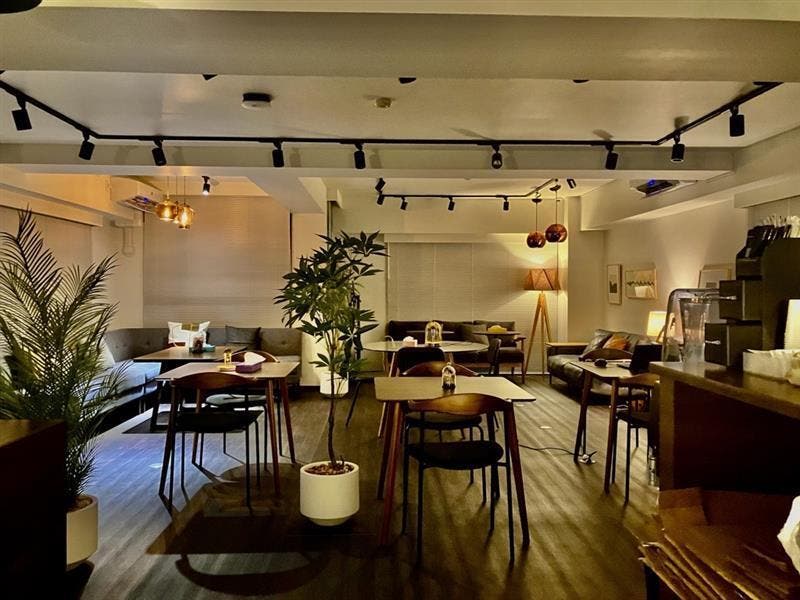 ✨3~4月値下げ中✨【茅場町3番出口すぐ】🌟おしゃれカフェ風空間を貸切🌟パーティー・イベント・撮影に最適❕大型モニター付✨の写真3