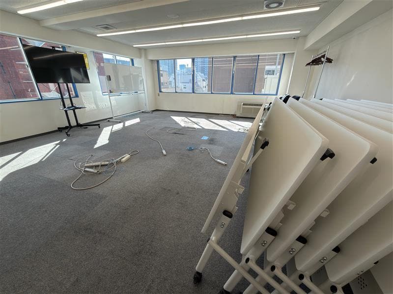 ✨3~4月値下げ中✨【茅場町駅0分】セミナー・研修に最適！モニター・司会台・ホワイトボード付き/~27名　Room Aの写真5