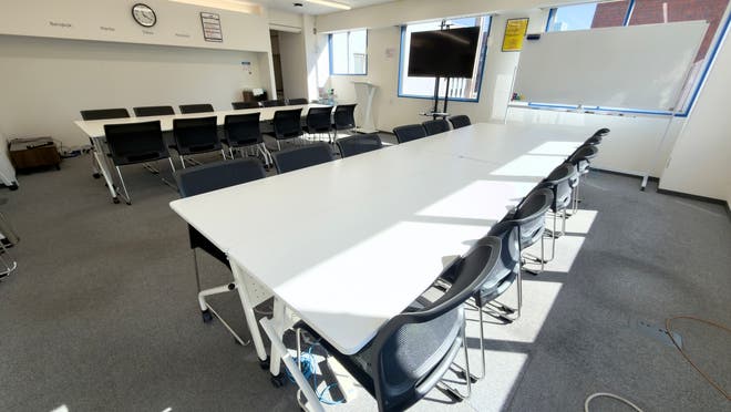 ✨3~4月値下げ中✨【茅場町駅0分】セミナー・研修に最適!モニター・司会台・ホワイトボード付き/~27名 Room Aの写真4