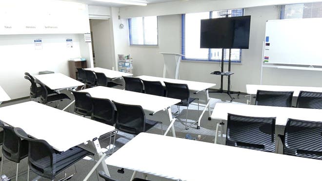 ✨3~4月値下げ中✨【茅場町駅0分】セミナー・研修に最適!モニター・司会台・ホワイトボード付き/~27名 Room Aの写真1