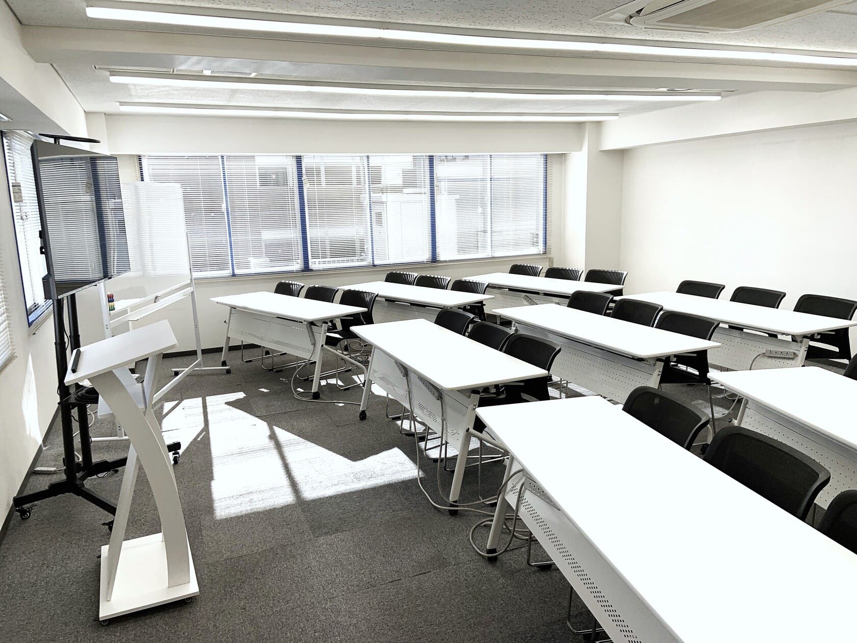 ✨3~4月値下げ中✨【茅場町駅0分】セミナー・研修に最適！モニター・司会台・ホワイトボード付き/~27名　Room Aの写真7