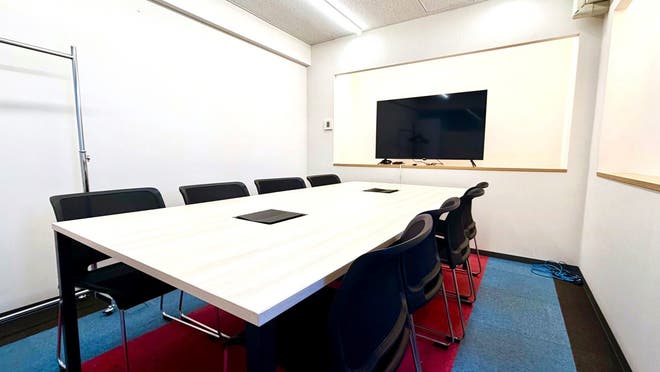 ✨3~4月値下げ中✨【茅場町駅0分】8F Room B /会議や商談に最適!モニター・ホワイトボード付きの写真1