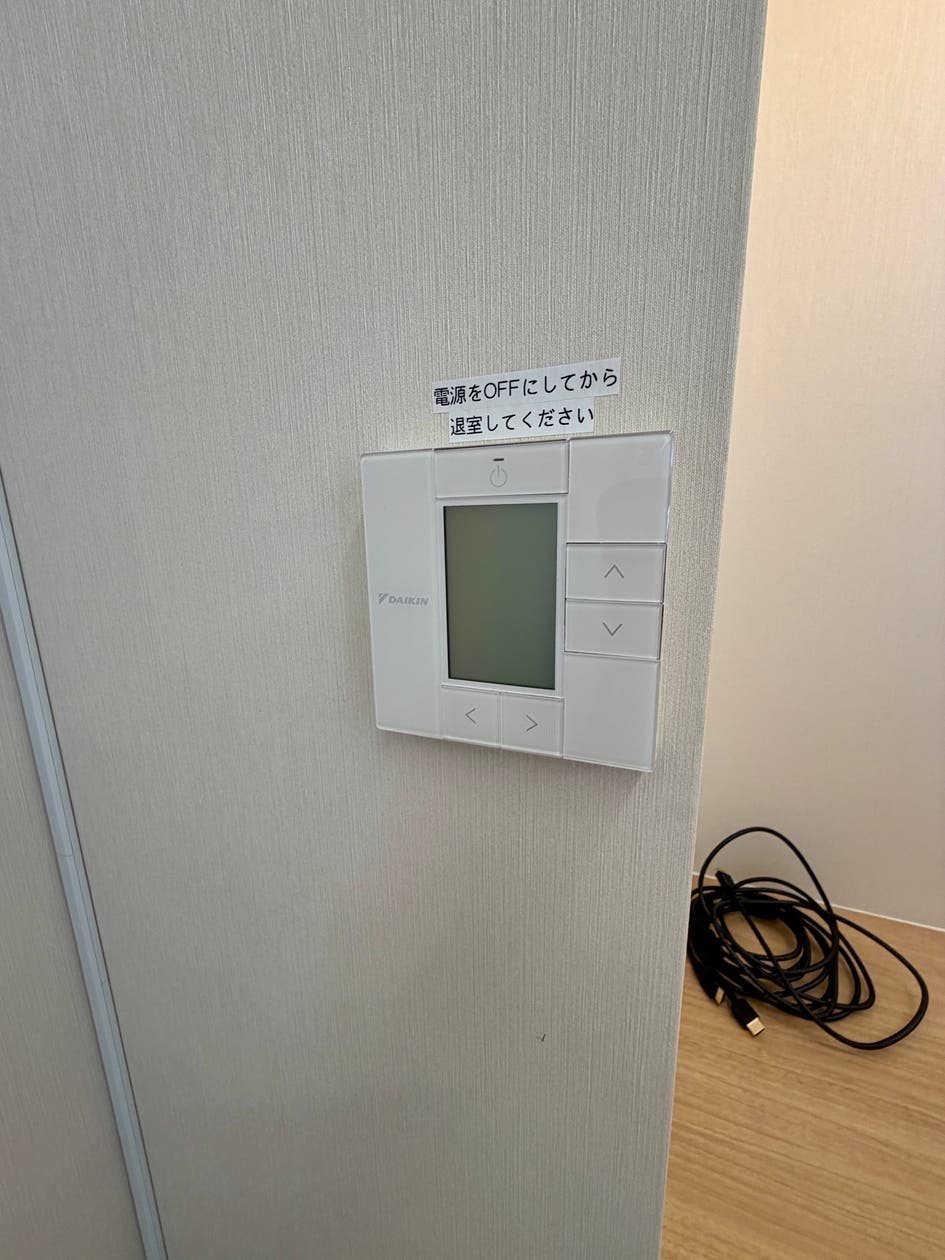 ✨3~4月値下げ中✨【茅場町駅0分】8F Room B /会議や商談に最適！モニター・ホワイトボード付きの写真3
