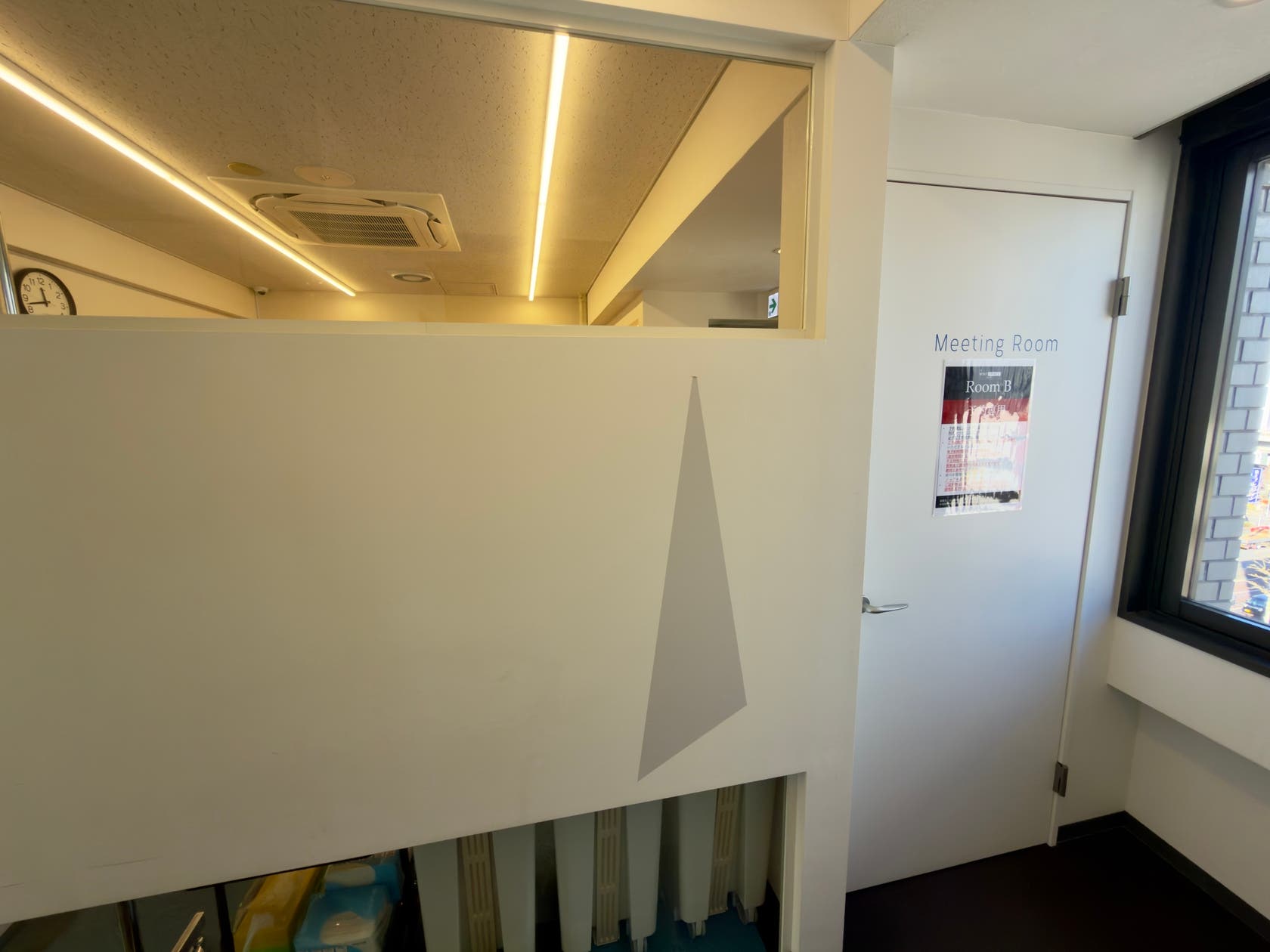 ✨3~4月値下げ中✨【茅場町駅0分】8F Room B /会議や商談に最適！モニター・ホワイトボード付きの写真12