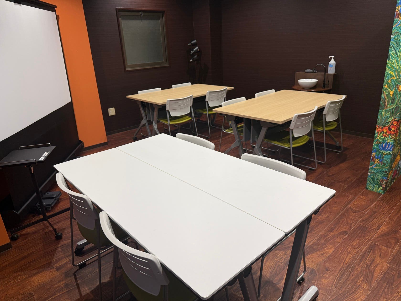 【徒歩3分】《会議/テレワーク/ボードゲーム/撮影収録/コスプレ》飲食OK｜商用無料の写真3