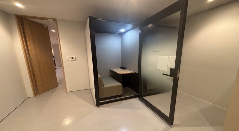 Phone Booth02 - Key Site - 和歌山駅から徒歩8分