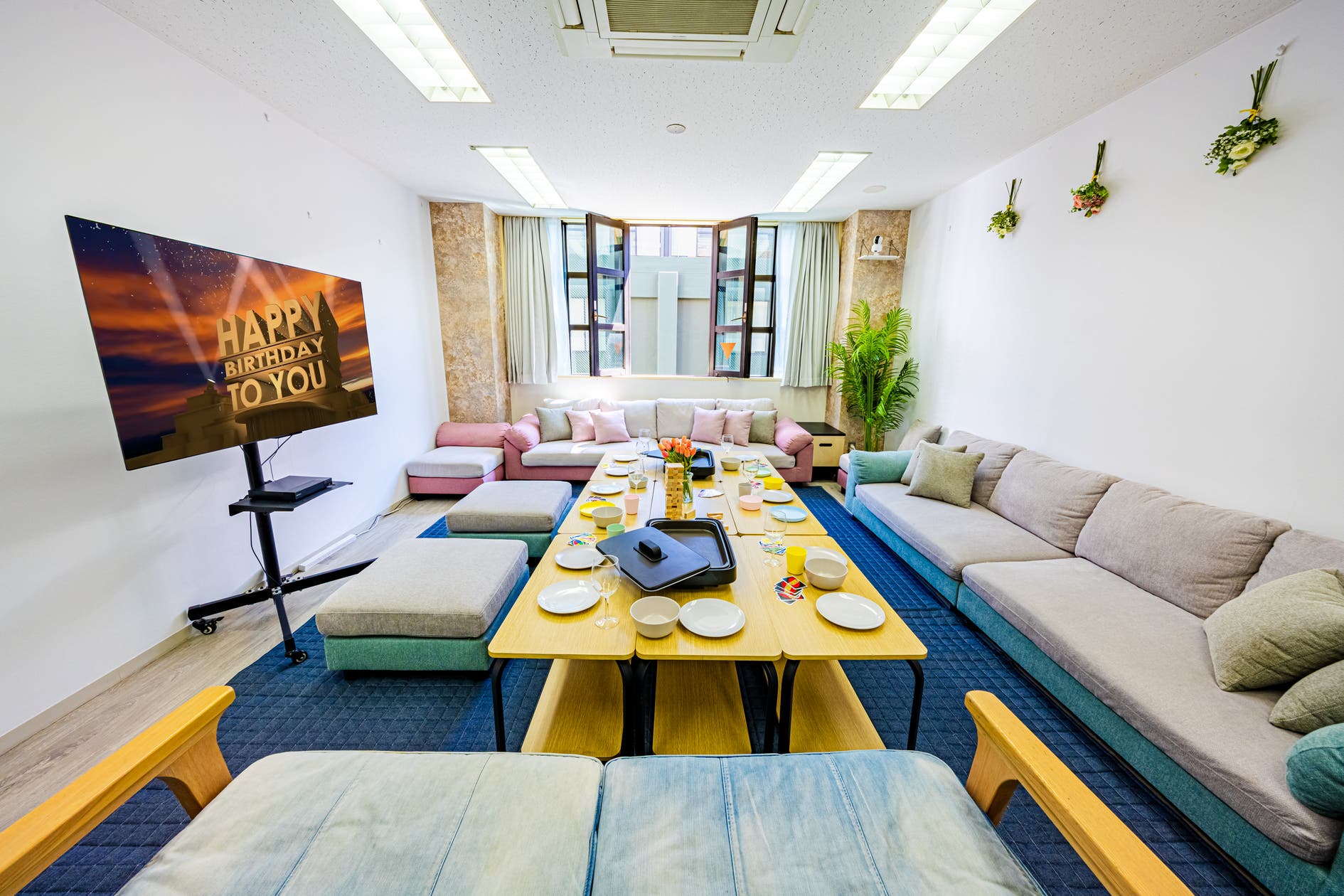 MAX30名👍新宿御苑徒歩3分🚶‍♀️ソファとカーペットにゆったり座れる🛋️貸切打ち上げ🎉[87]の写真1