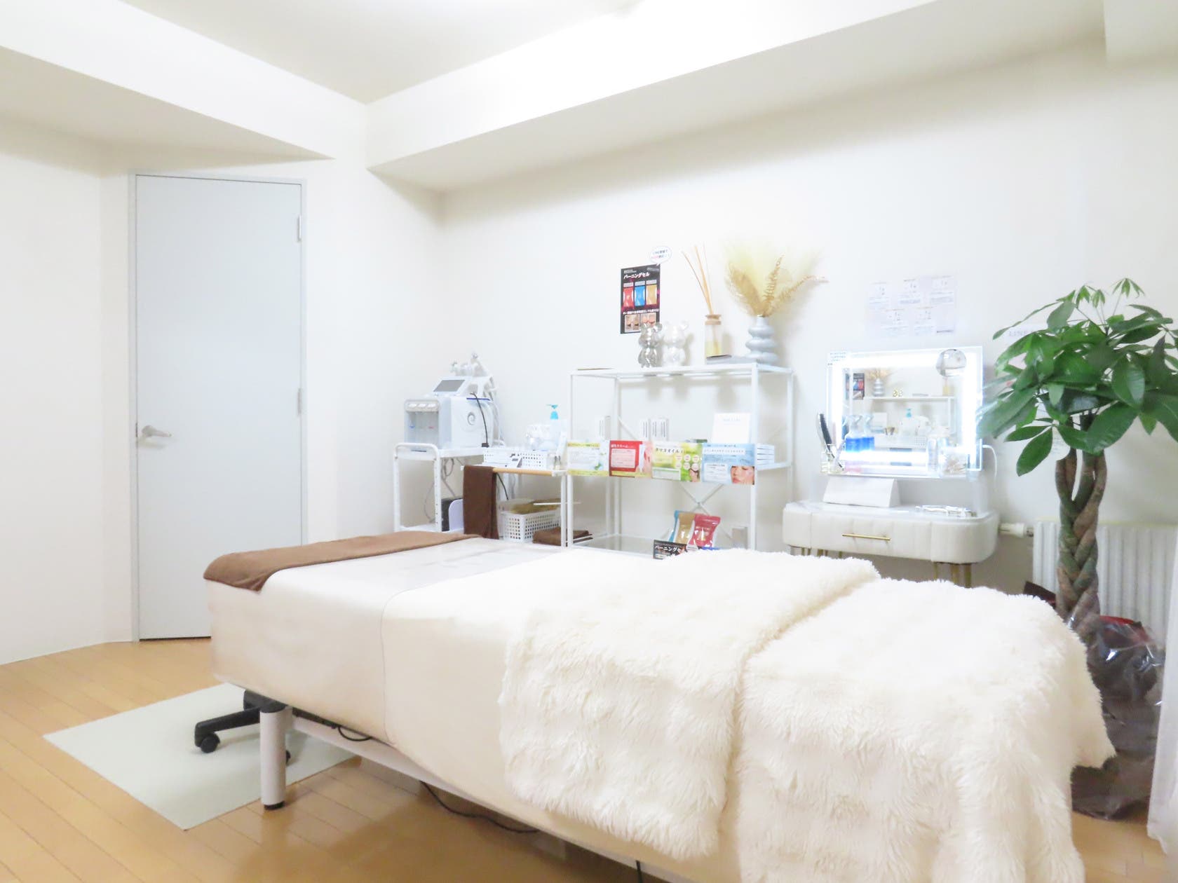 【東本願寺駅徒歩3分】エステ・マッサージ・アイラッシュ施術可｜レンタルサロン｜施術ベッド完備の写真1