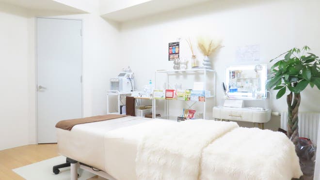 【東本願寺駅徒歩3分】エステ・マッサージ・アイラッシュ施術可|レンタルサロン|施術ベッド完備の写真1