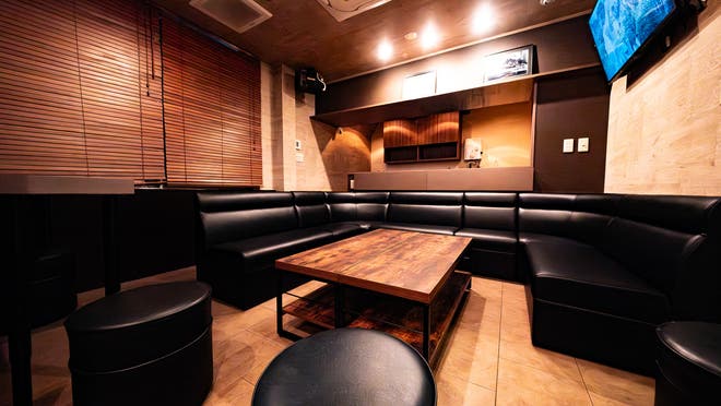 【心斎橋駅徒歩3分】カラオケ付レンタルスペース|完全個室|最大12名|飲食持込OK|飲み会・誕生日会・二次会の写真1