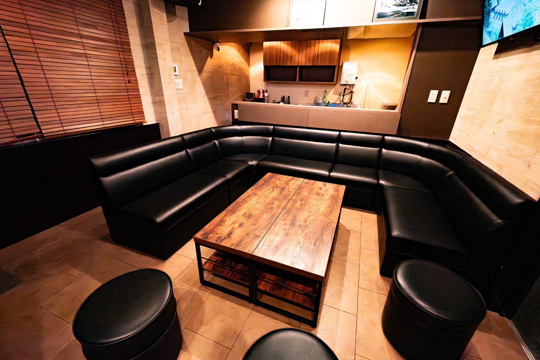 【心斎橋駅徒歩3分】カラオケ付レンタルスペース｜完全個室｜最大12名｜飲食持込OK｜飲み会・誕生日会・二次会の写真2