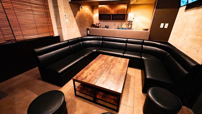 【心斎橋駅徒歩3分】カラオケ付レンタルスペース|完全個室|最大12名|飲食持込OK|飲み会・誕生日会・二次会の写真2