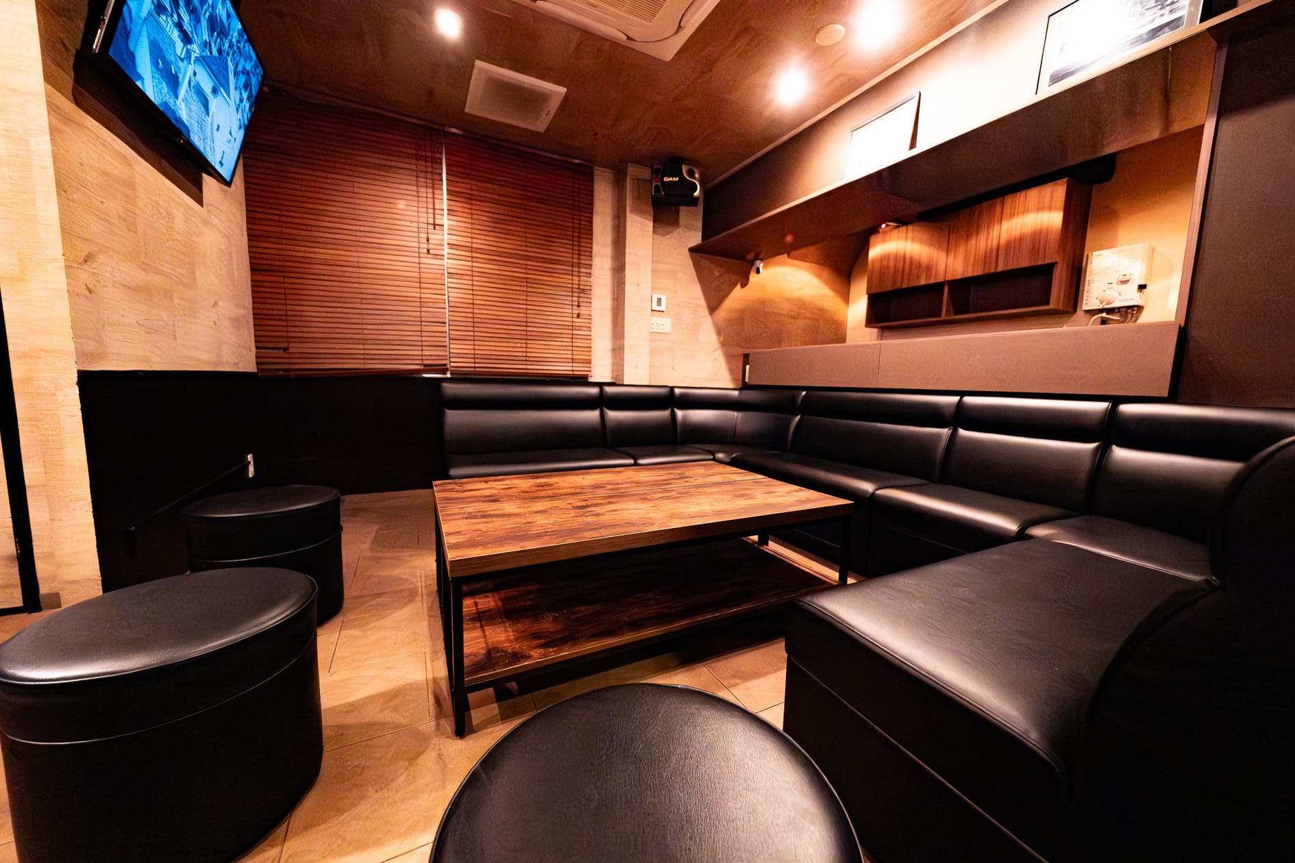 【心斎橋駅徒歩3分】カラオケ付レンタルスペース｜完全個室｜最大12名｜飲食持込OK｜飲み会・誕生日会・二次会の写真3