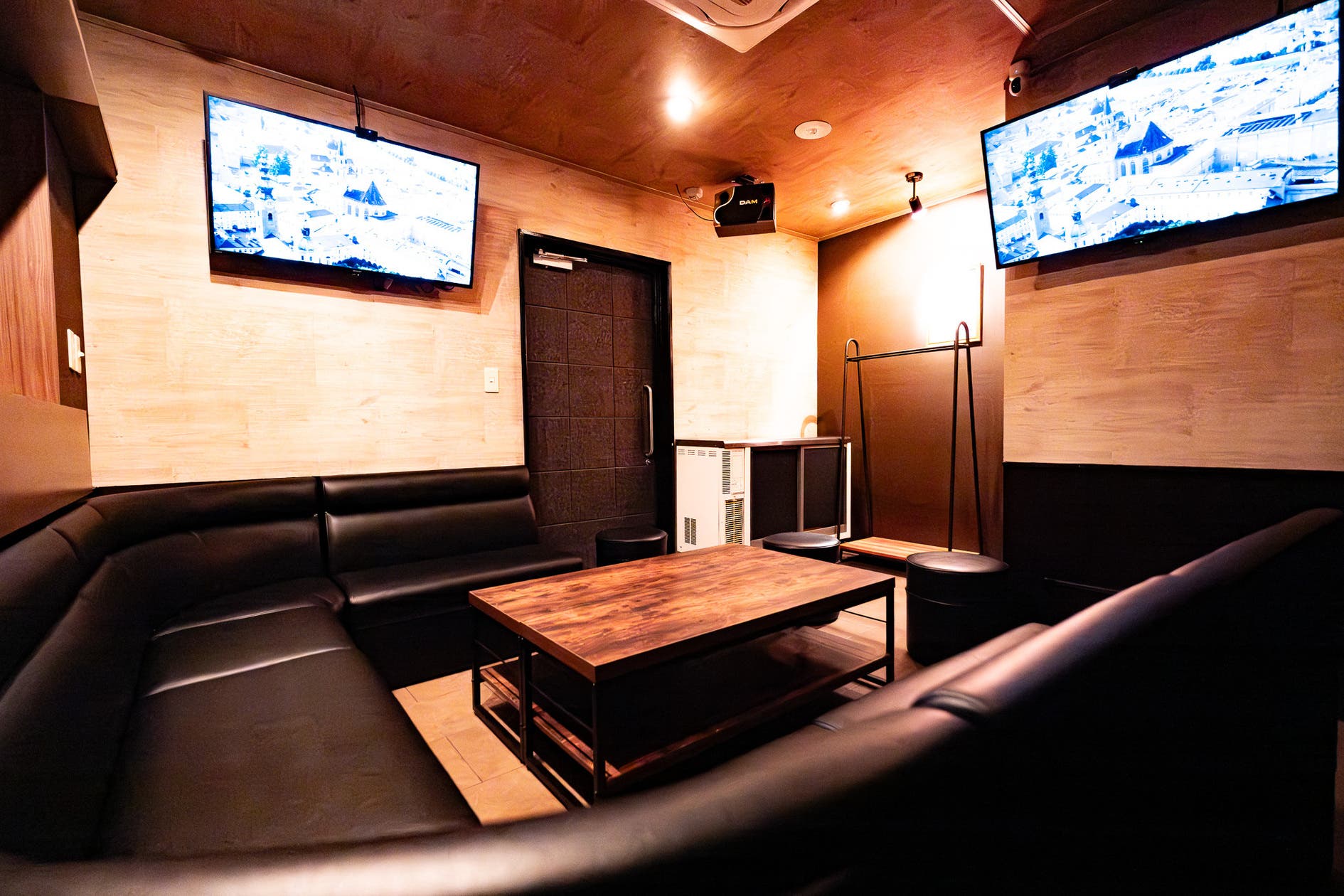 【心斎橋駅徒歩3分】カラオケ付レンタルスペース｜完全個室｜最大12名｜飲食持込OK｜飲み会・誕生日会・二次会の写真4