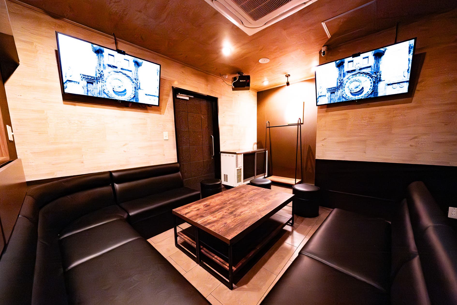 【心斎橋駅徒歩3分】カラオケ付レンタルスペース｜完全個室｜最大12名｜飲食持込OK｜飲み会・誕生日会・二次会の写真6