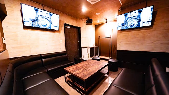 【心斎橋駅徒歩3分】カラオケ付レンタルスペース|完全個室|最大12名|飲食持込OK|飲み会・誕生日会・二次会の写真6