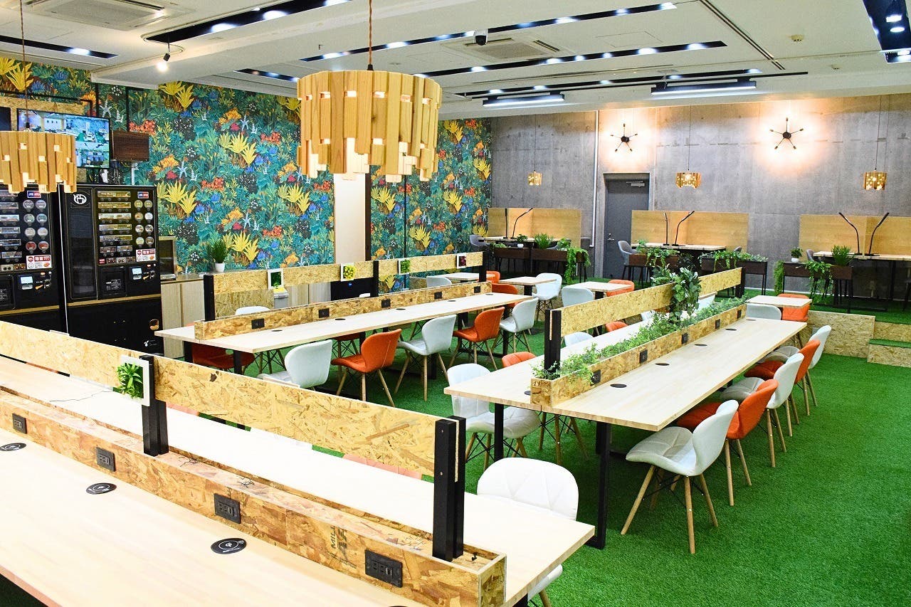 渋谷駅徒歩5分！6名利用可の多用途個室（室番①）✨会議・勉強・作業に便利／ホワイトボードあり・飲食持ち込みOK🍔🥤の写真3