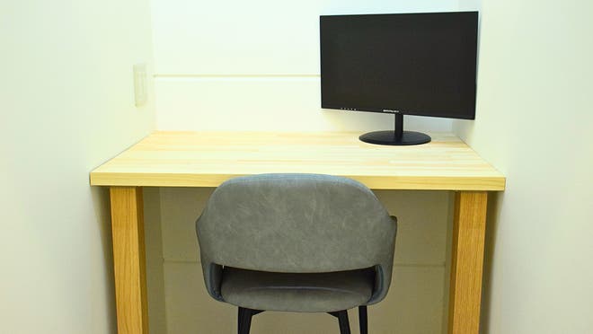 渋谷駅5分|1名個室ワークスペース(室番④)✨モニター完備/WEB会議・勉強・作業に最適|飲食OK🍔🥤🍱の写真1