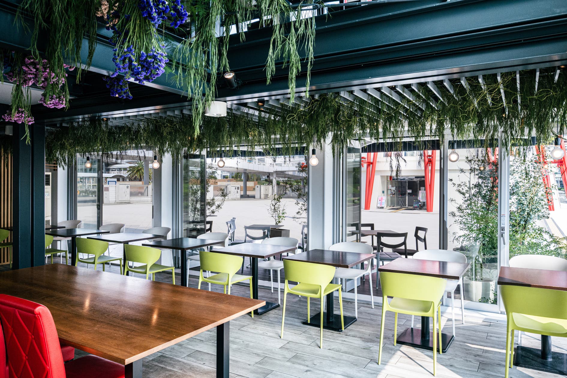 ポートタワー前の開放的カフェ空間｜貸切パーティー・イベント・撮影可能の写真3