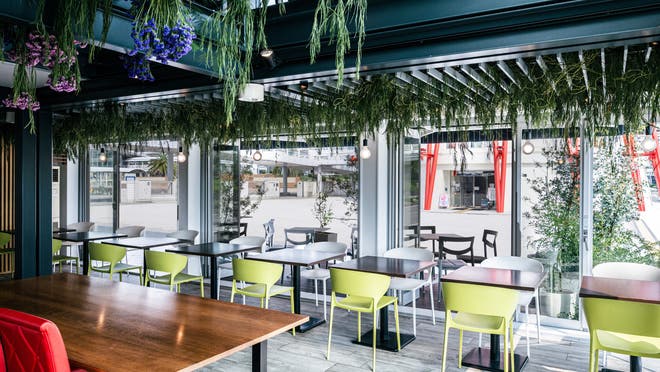 ポートタワー前の開放的カフェ空間|貸切パーティー・イベント・撮影可能の写真3