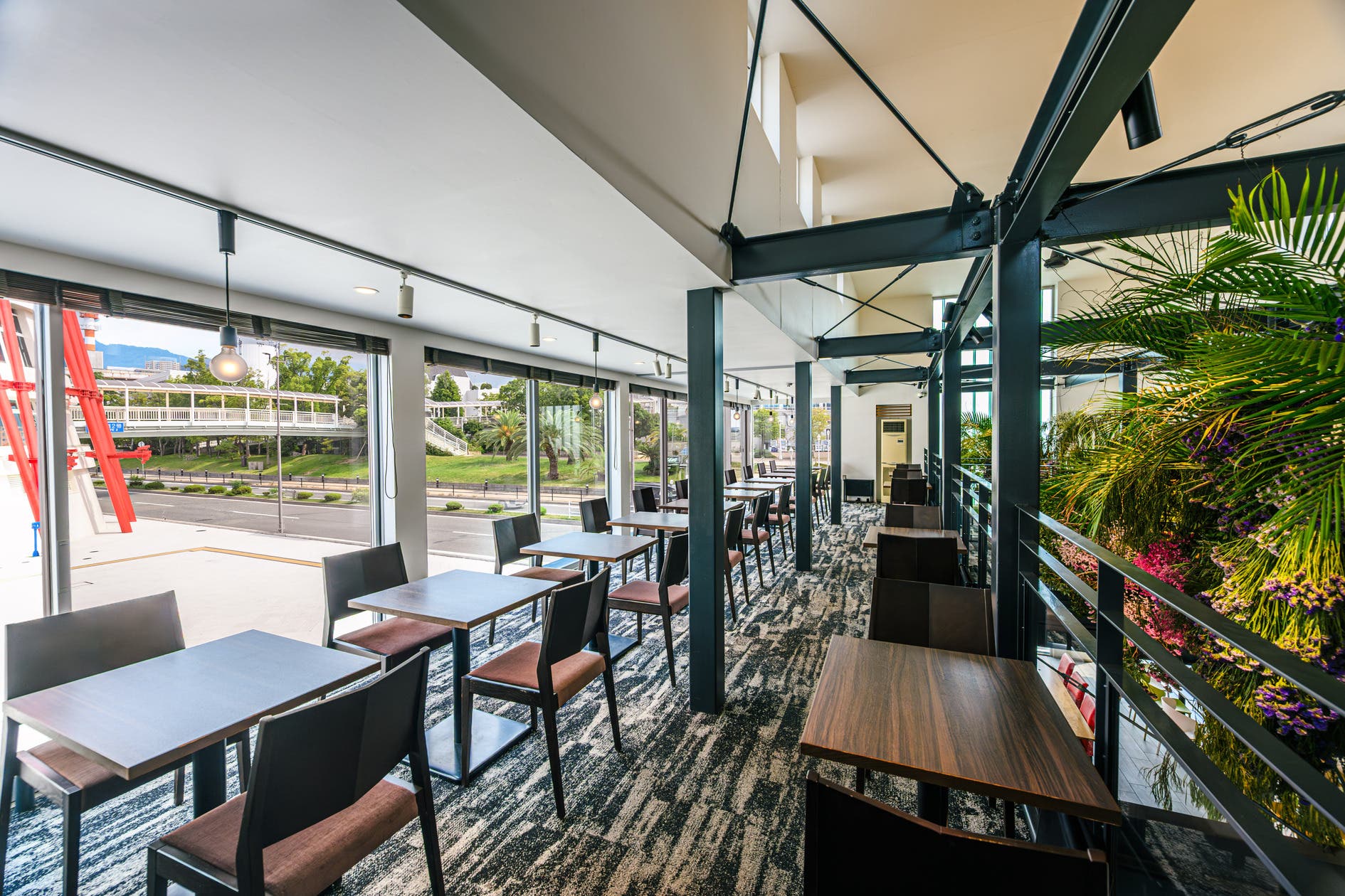 ポートタワー前の開放的カフェ空間｜貸切パーティー・イベント・撮影可能の写真1