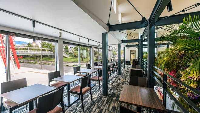 ポートタワー前の開放的カフェ空間|貸切パーティー・イベント・撮影可能の写真1