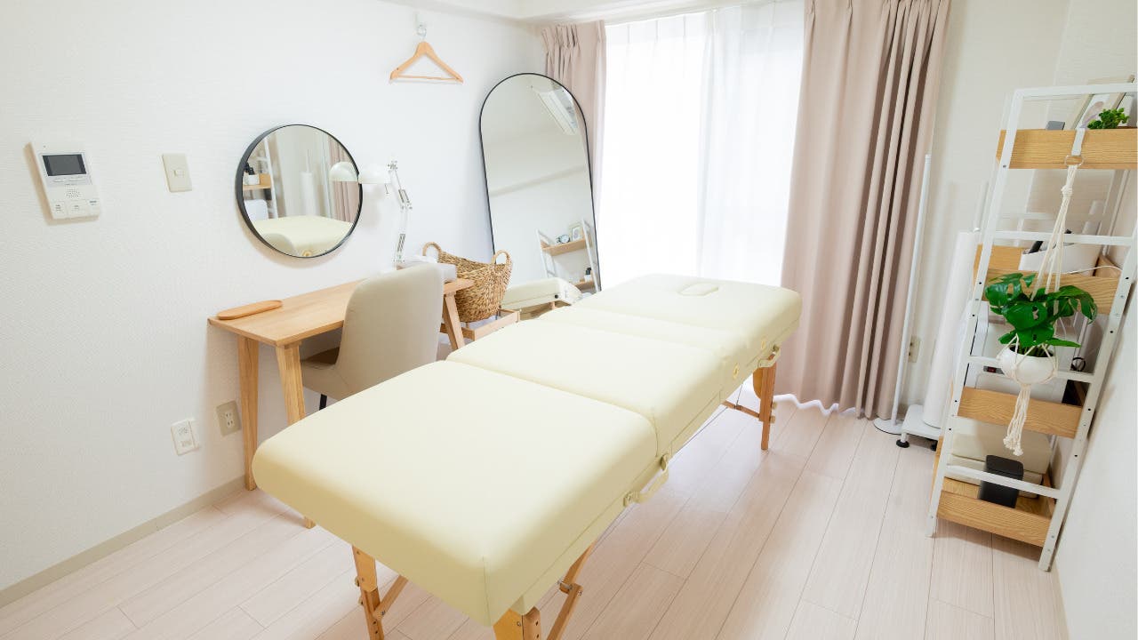 【🎉オープン記念価格】三鷹駅4分｜完全個室レンタルサロン🌿心が整うナチュラル空間✨の写真1