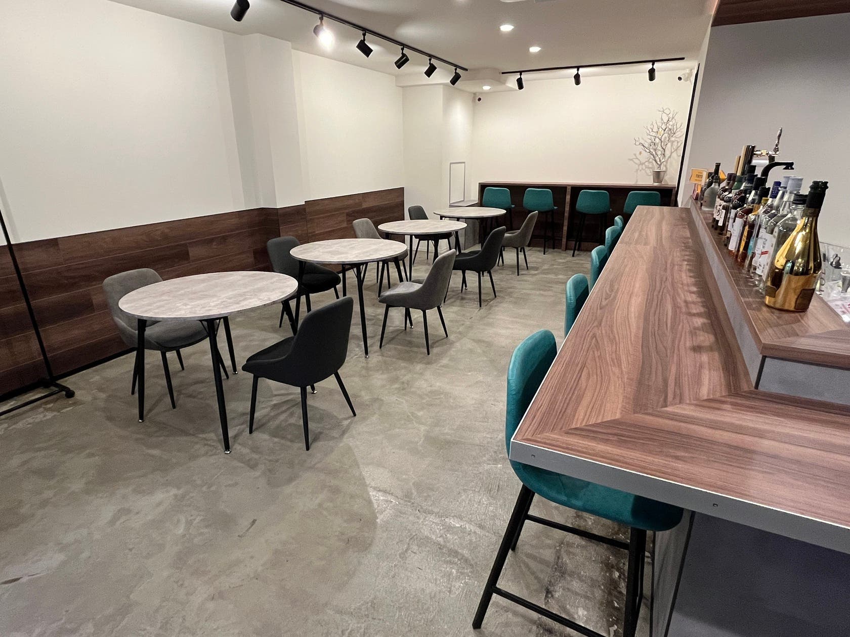 【八王子駅徒歩1分】おしゃれ多目的スペース｜パーティー・撮影・会議OK｜🍹バーカウンターありの写真13