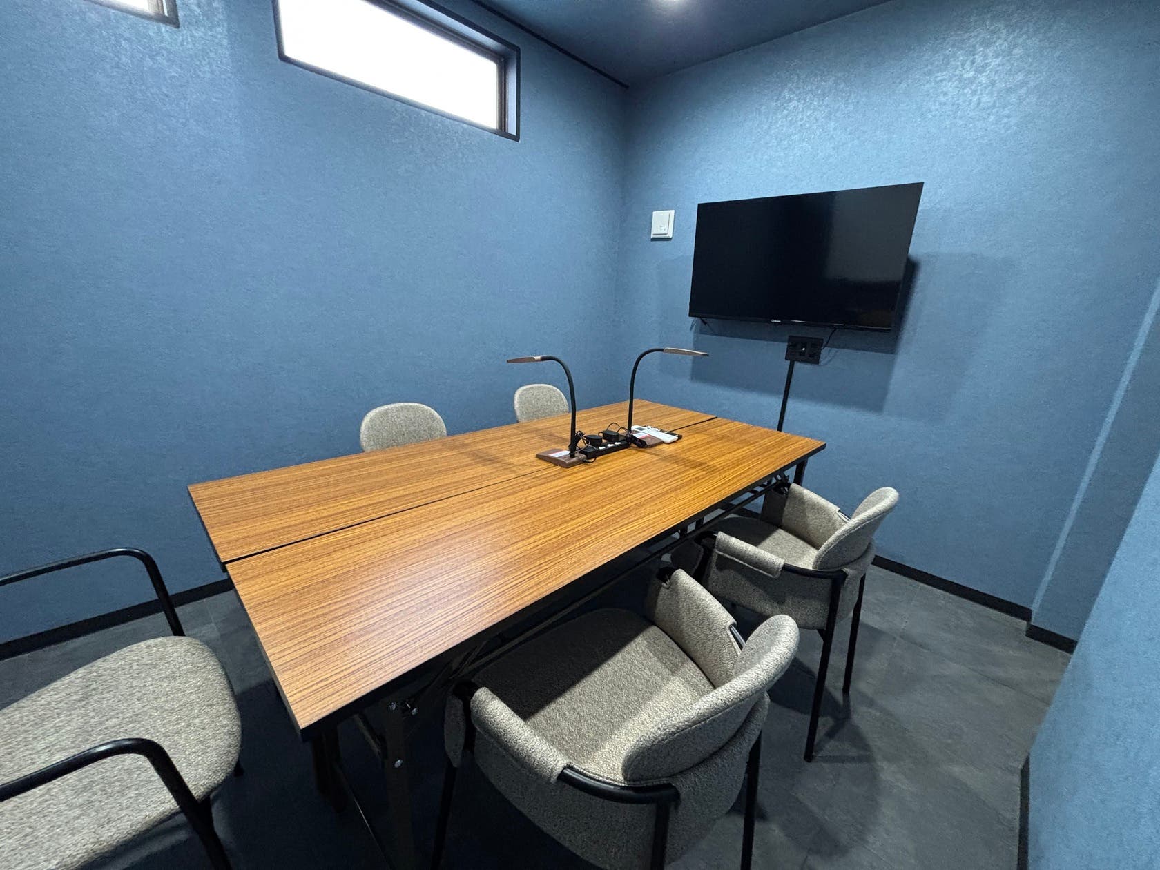 西大井駅徒歩7分　会議室　5人　ZOOM会議やリモートでも使える　キッチン設備が充実！女子会・ママ会にもおすすめの写真1