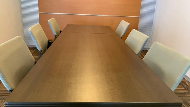 【トヨタモビリティ富山 五福】五福末広町駅より徒歩1分!完全個室!商談、面談、研修、勉強会、ワークショップ、作業 などに!の写真2