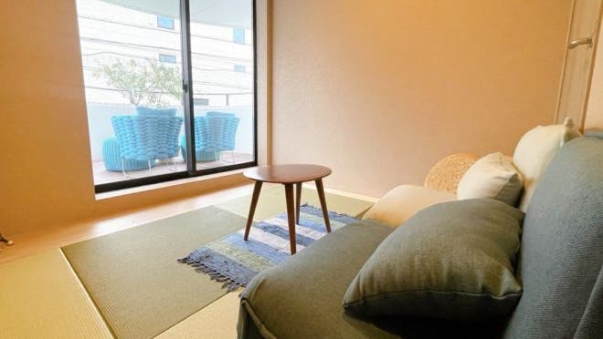 24時間利用可 モダンな雰囲気の和室でゆっくりくつろげます。TV、素敵なバルコニーテラスあり ネイル/レッスン/ヨガ/仕事/勉強の写真1