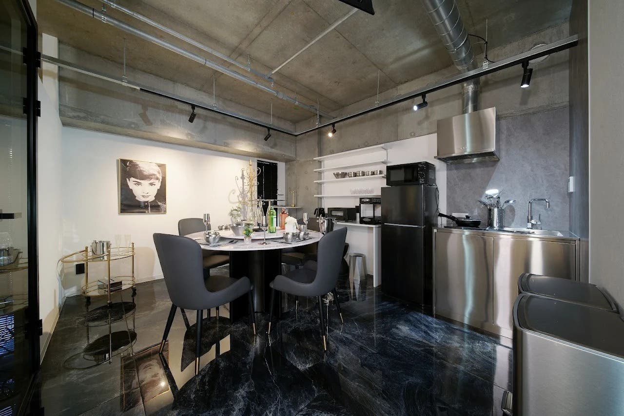 カラオケ完備🎤博多区住吉の1LDK62㎡！最大8名の完全貸切プライベート空間の写真1