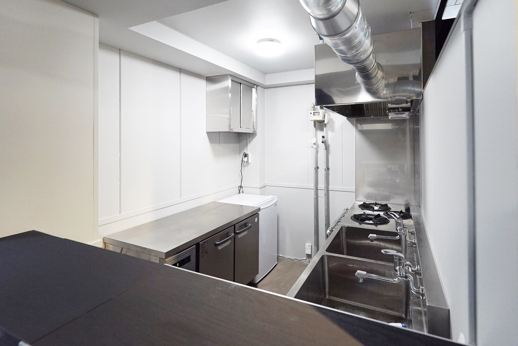 【NEW】JR水道橋駅徒歩2分🍷バーカウンター付き🔥本格的な業務用キッチンです⭐の写真2