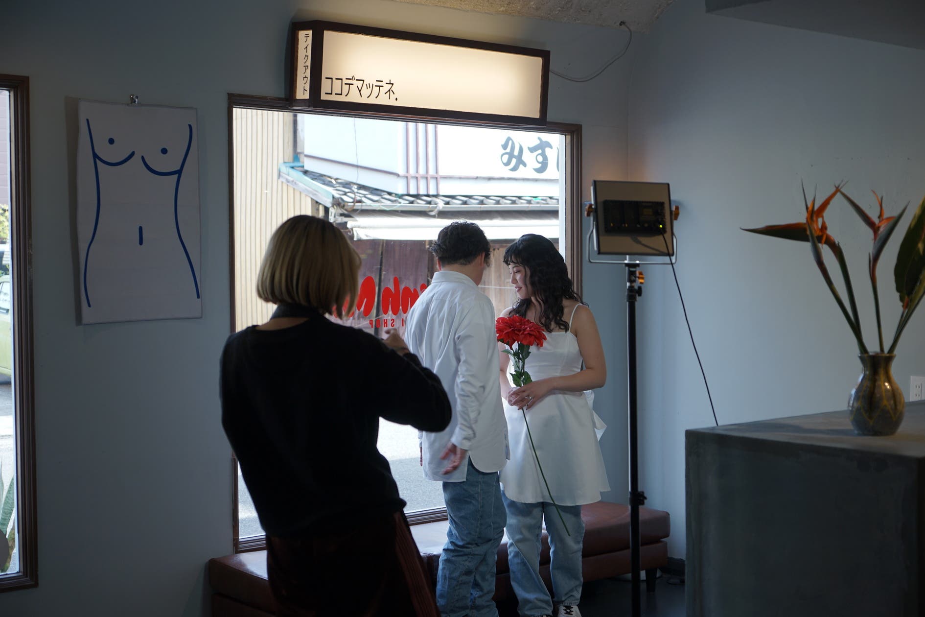 午前中照明いらず。自然光が差し込み、青のモールテックスが映える撮影空間の写真26