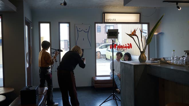 午前中照明いらず。自然光が差し込み、青のモールテックスが映える撮影空間の写真27