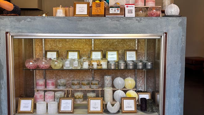 午前中照明いらず。自然光が差し込み、青のモールテックスが映える撮影空間の写真28