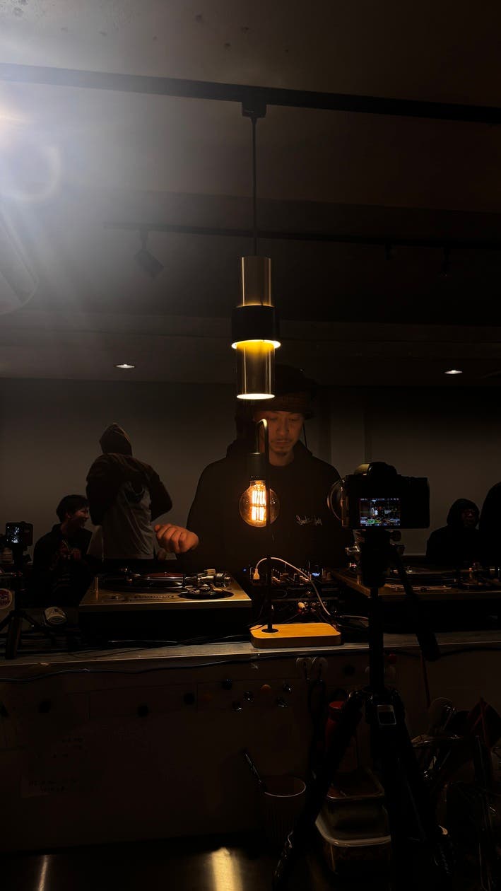 午前中照明いらず。自然光が差し込み、青のモールテックスが映える撮影空間の写真29