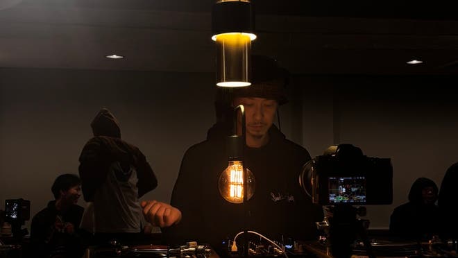 午前中照明いらず。自然光が差し込み、青のモールテックスが映える撮影空間の写真29