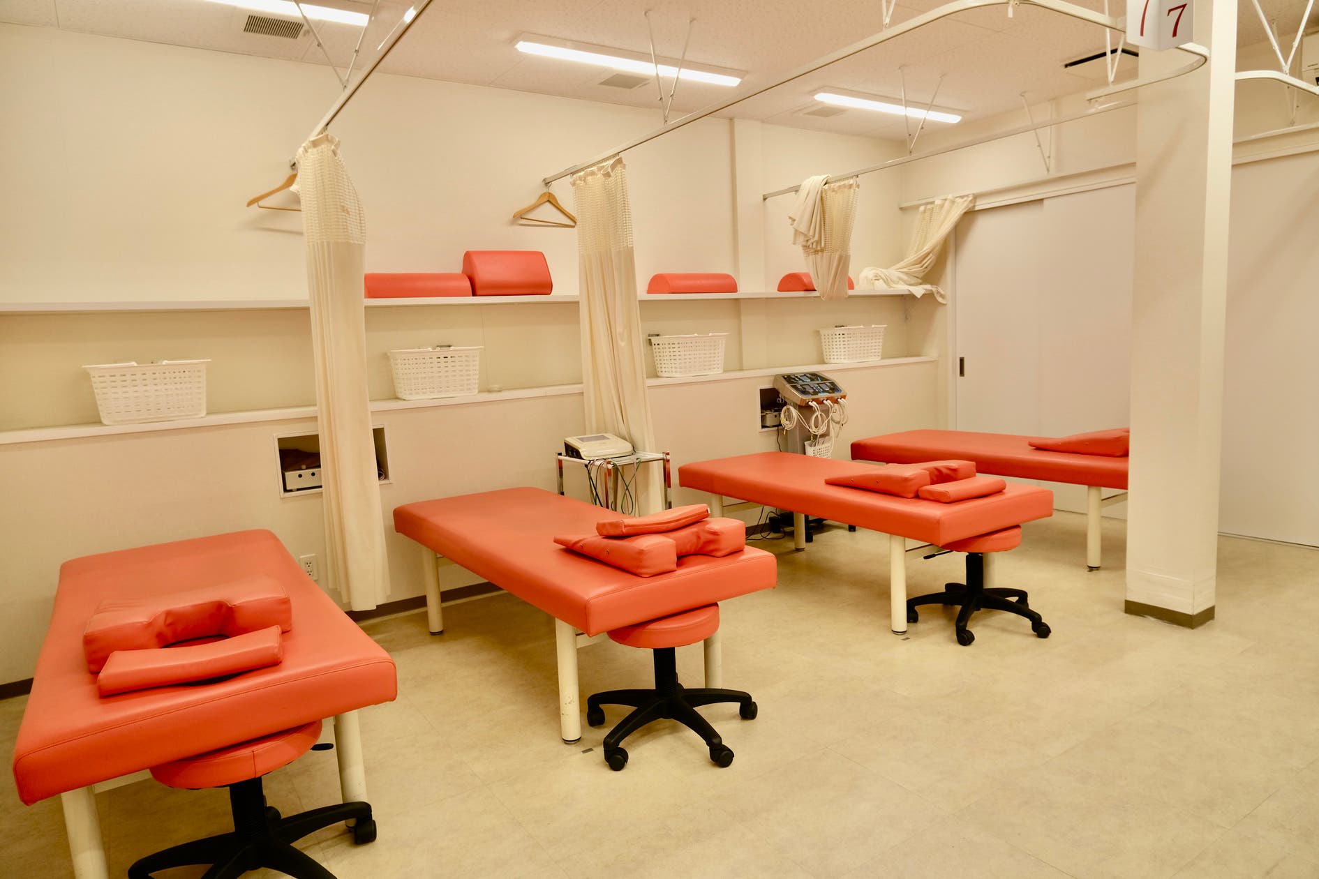 【宇都宮駅エリア】清潔・明るいサロンスペース☆エステ・マッサージ☆貸出オプションあり☆（スペース２）の写真2